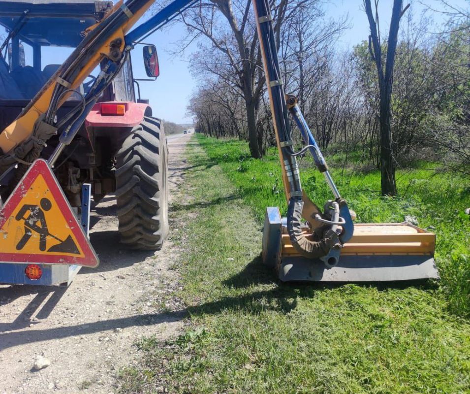 В Крыму начали косить траву на обочинах дорог Лента новостей Крыма