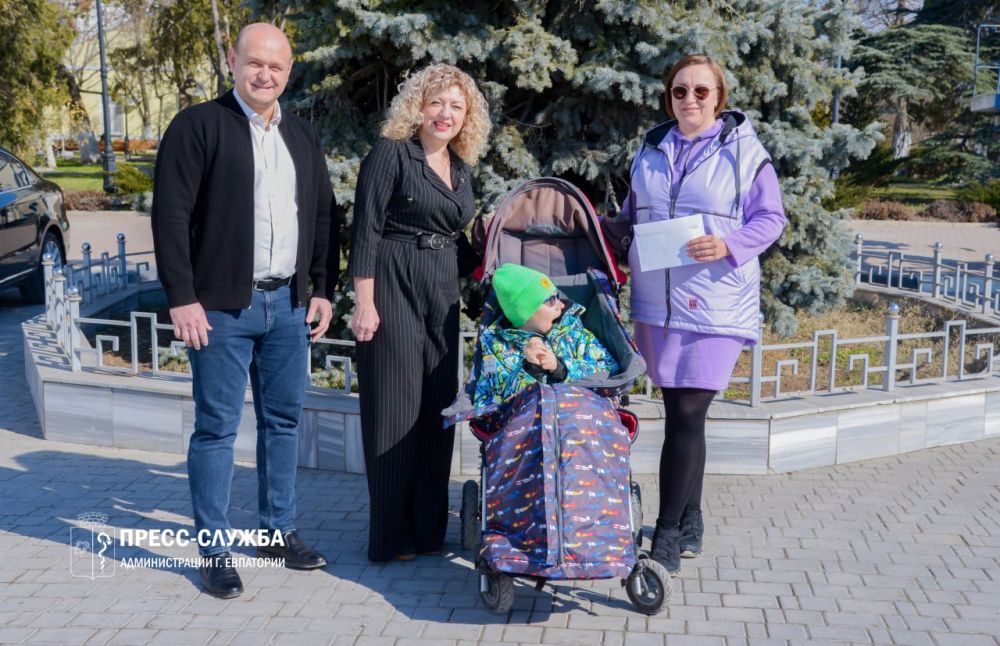 В Евпатории исполнили новогодние желания 6 маленьких жителей - Лента ...